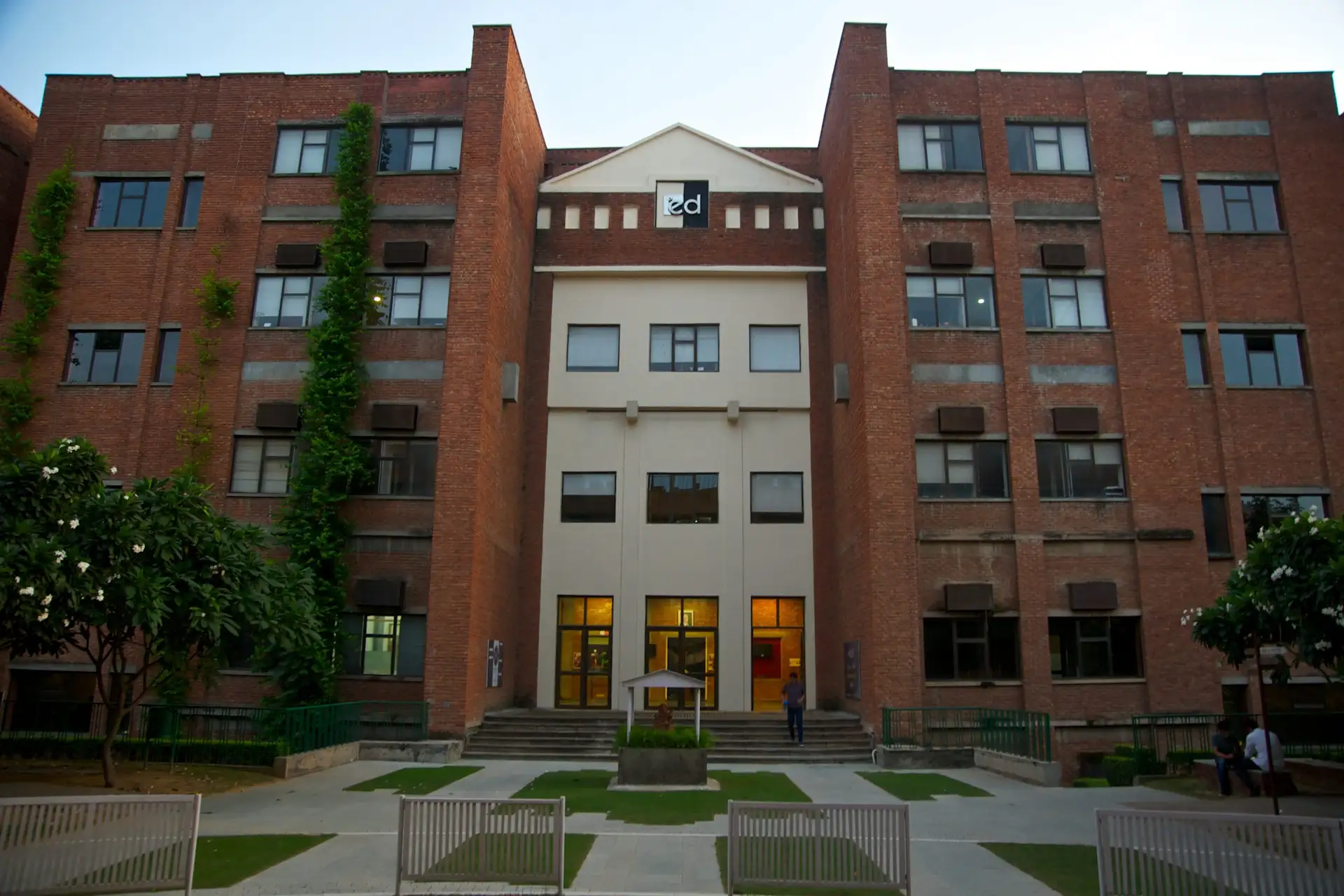 IILM University: Apply for Admissions - West Admission